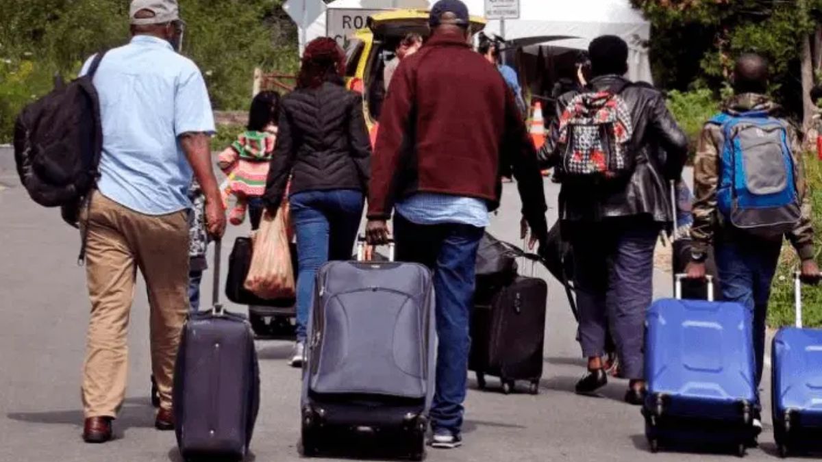 64 Migrants Say Goodbye to the U.S. Under New Project Homecoming Policy - buildlikenew.com